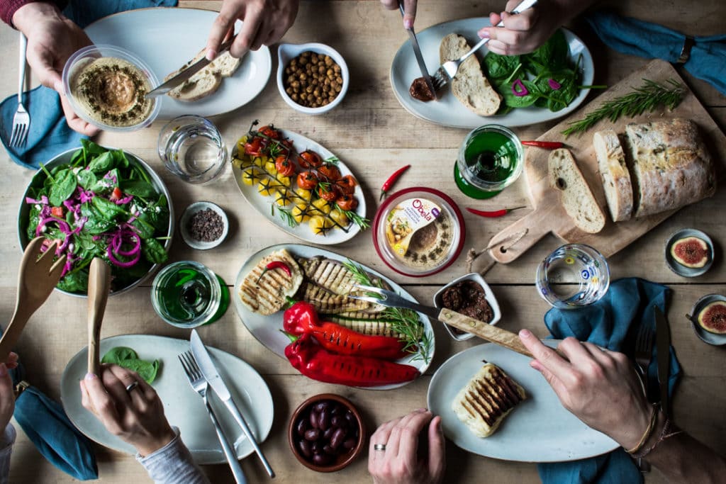 5 Ideen mit Hummus – Obela bringt alle an einen Tisch